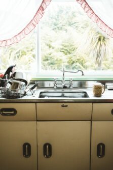 11 Filipino Etiquette Tips To Follow So Titas Will Love You