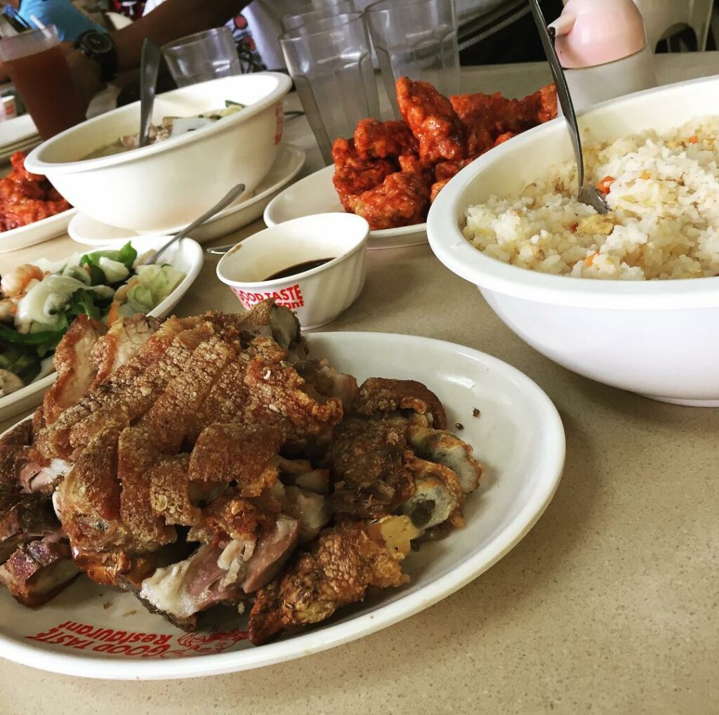 11 Filipino Etiquette Tips To Follow So Titas Will Love You