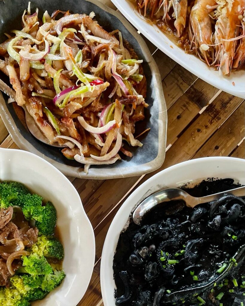 Salakot Cafe In Silang, Cavite Lets You Enjoy Filipino Dishes In A Nipa Hut