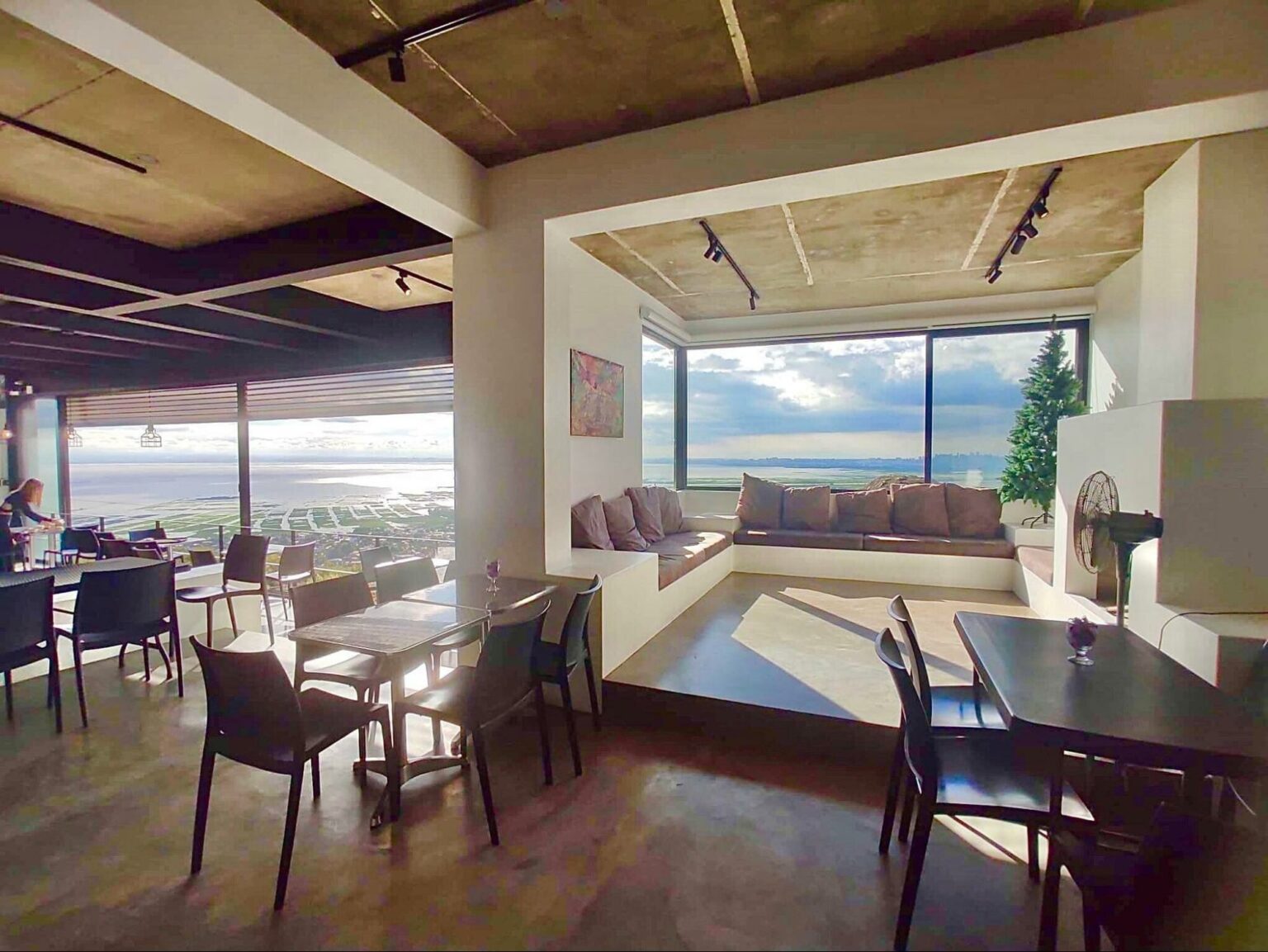 7 Cafes & Restaurants In Rizal To Visit For Hangouts With Friends