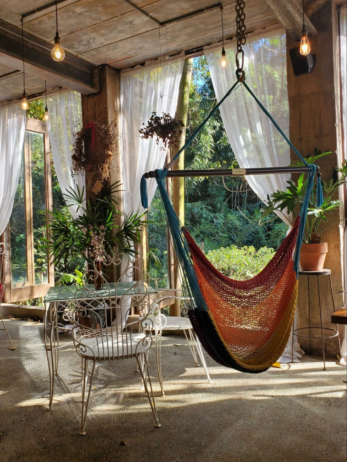 7 Cafes & Restaurants In Rizal To Visit For Hangouts With Friends