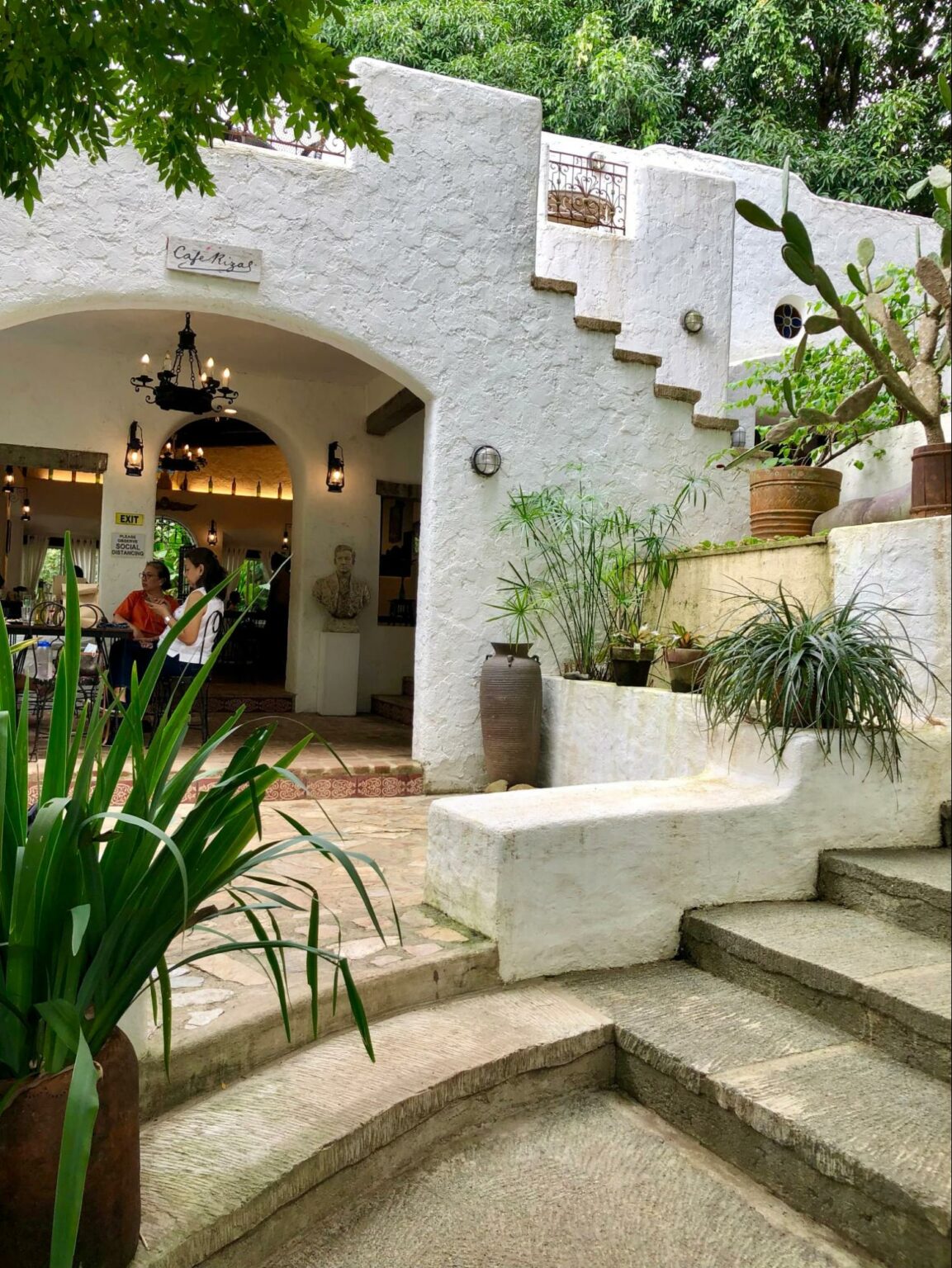 7 Cafes & Restaurants In Rizal To Visit For Hangouts With Friends