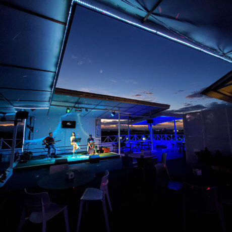 Rooftop Music Lounge And Coffee: Margaritas and Mt. Arayat Views