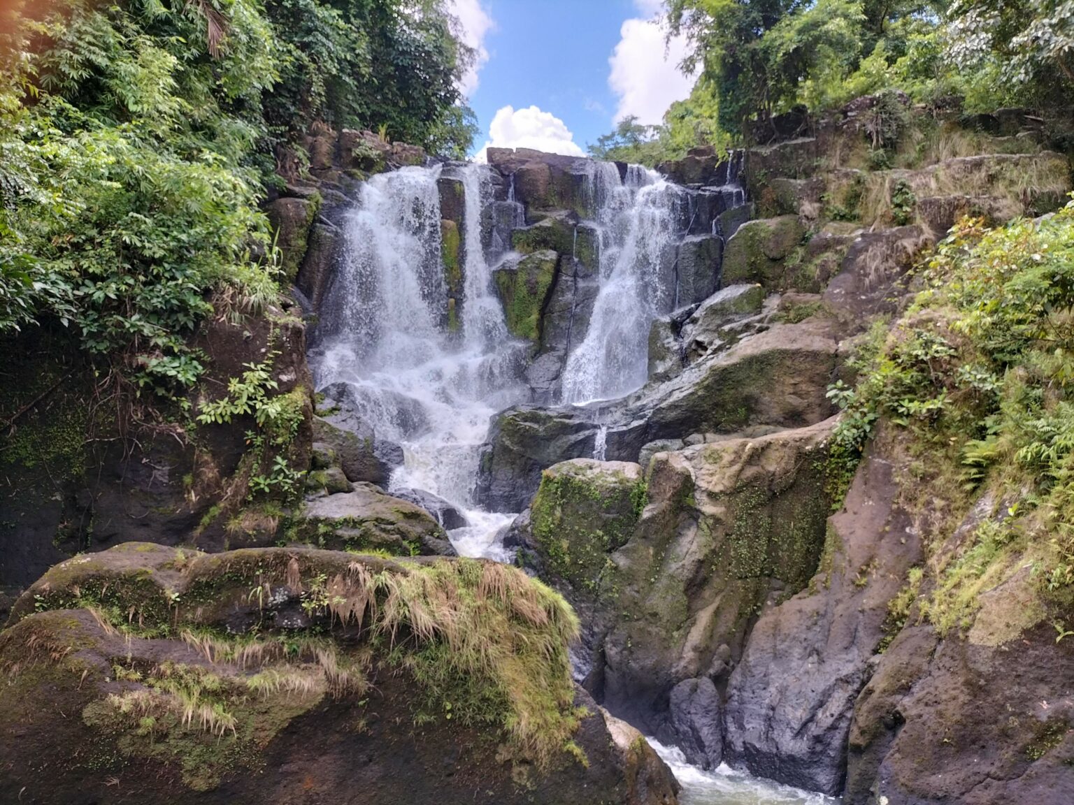 10 Things To Do In Laguna: Hiking, Rafting, & Traditional Filipino Dishes