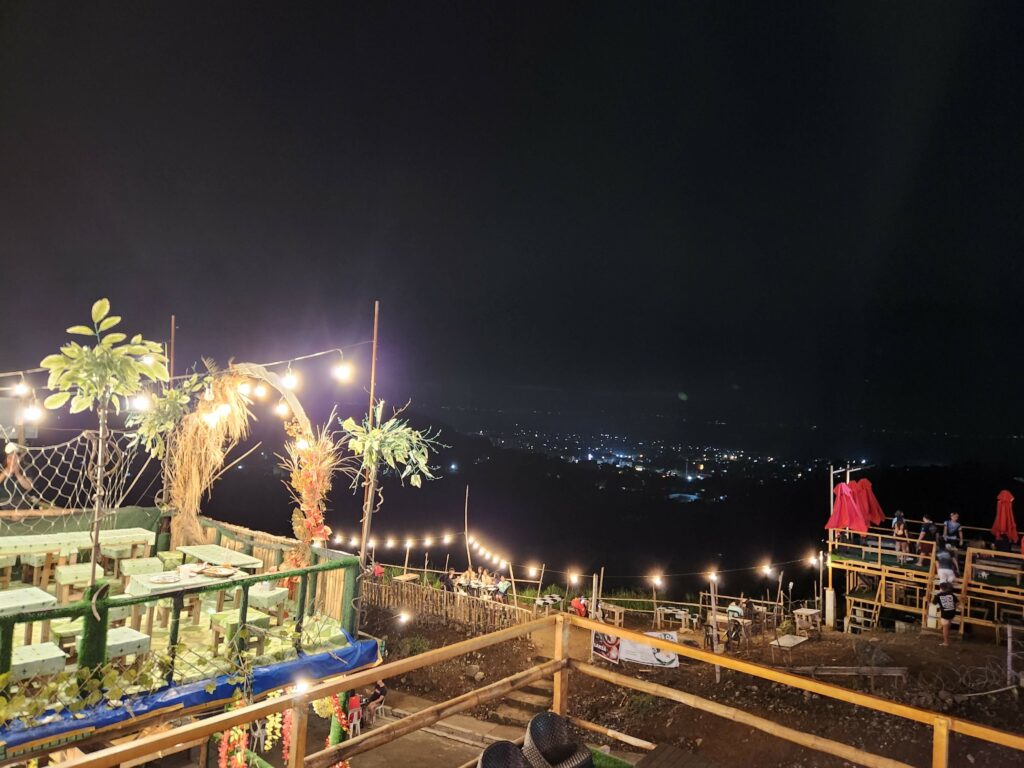 Tagpuan Lakeview Coffee: IG-Worthy 360-Degree View For Hangouts