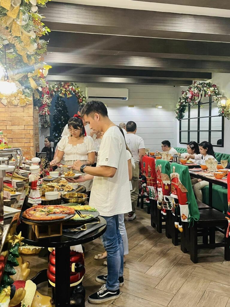 Cafe Claus, QC: PH's First Christmas-Themed Cafe For Holiday Lovers